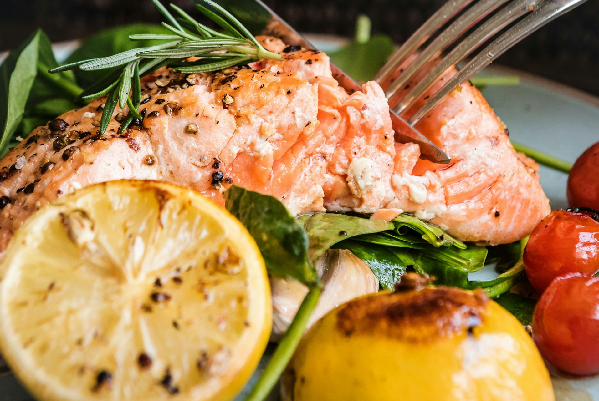 Laks i ovn – få opskrift på, hvordan du laver den perfekt | iform.dk