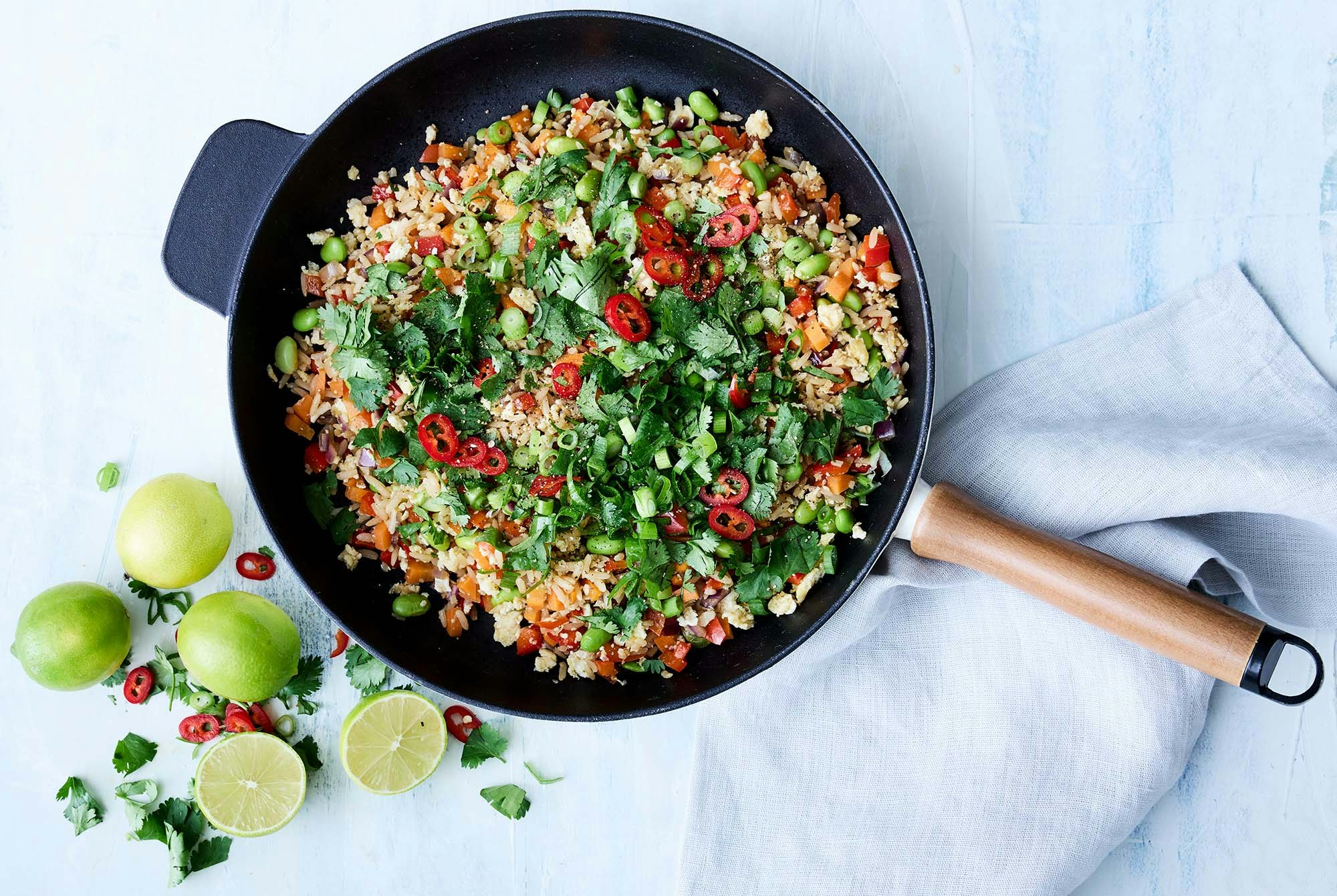 Stegte ris med grøntsager og æg (opskrift) | iform.dk