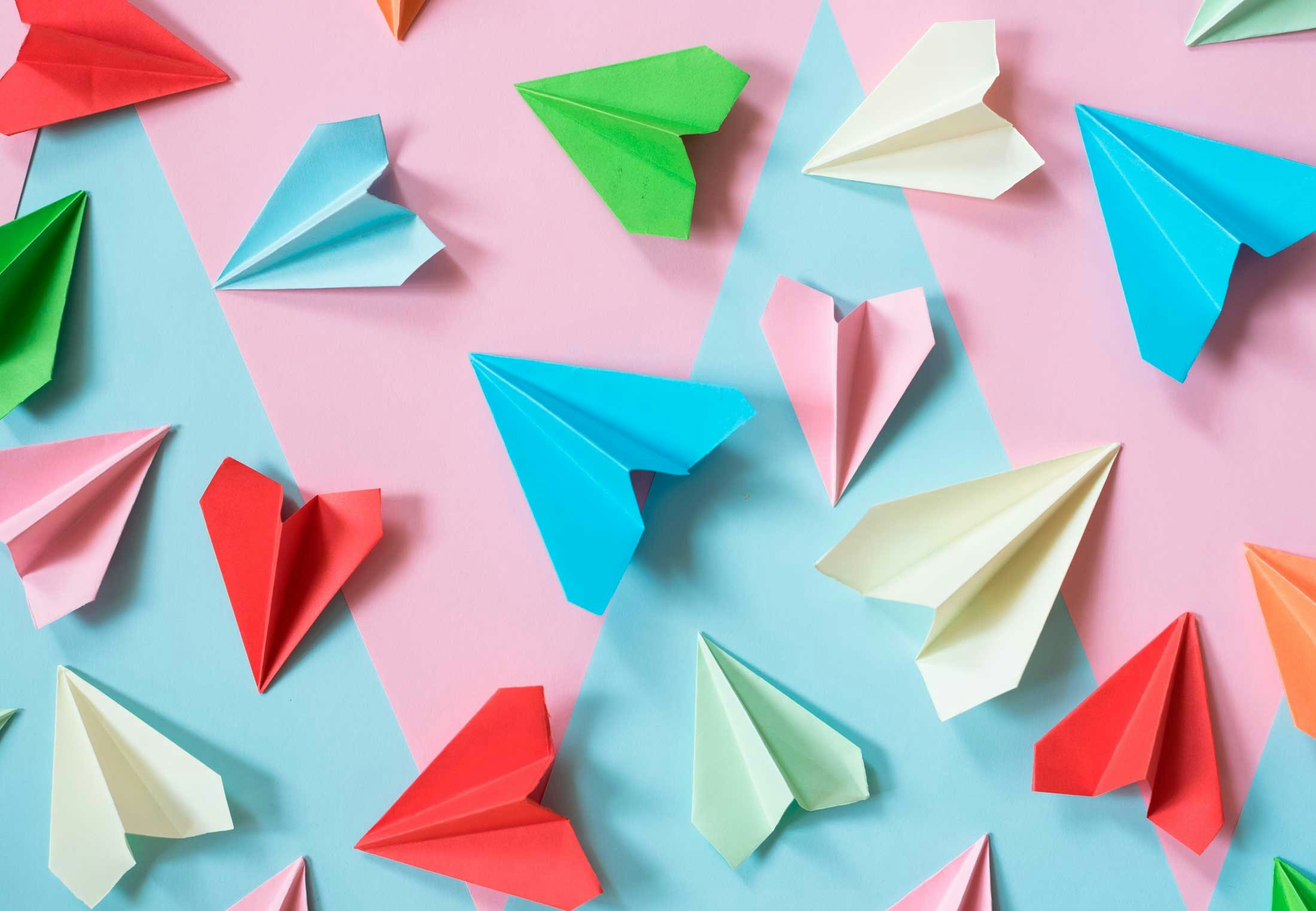 Het beste papieren vliegtuigje ooit: Zo komt je vliegtuigje HEEL VER ...