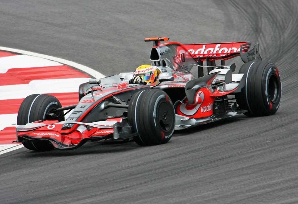 Är det sant att Formel 1-bilar kan köra upp och ner? | illvet.se