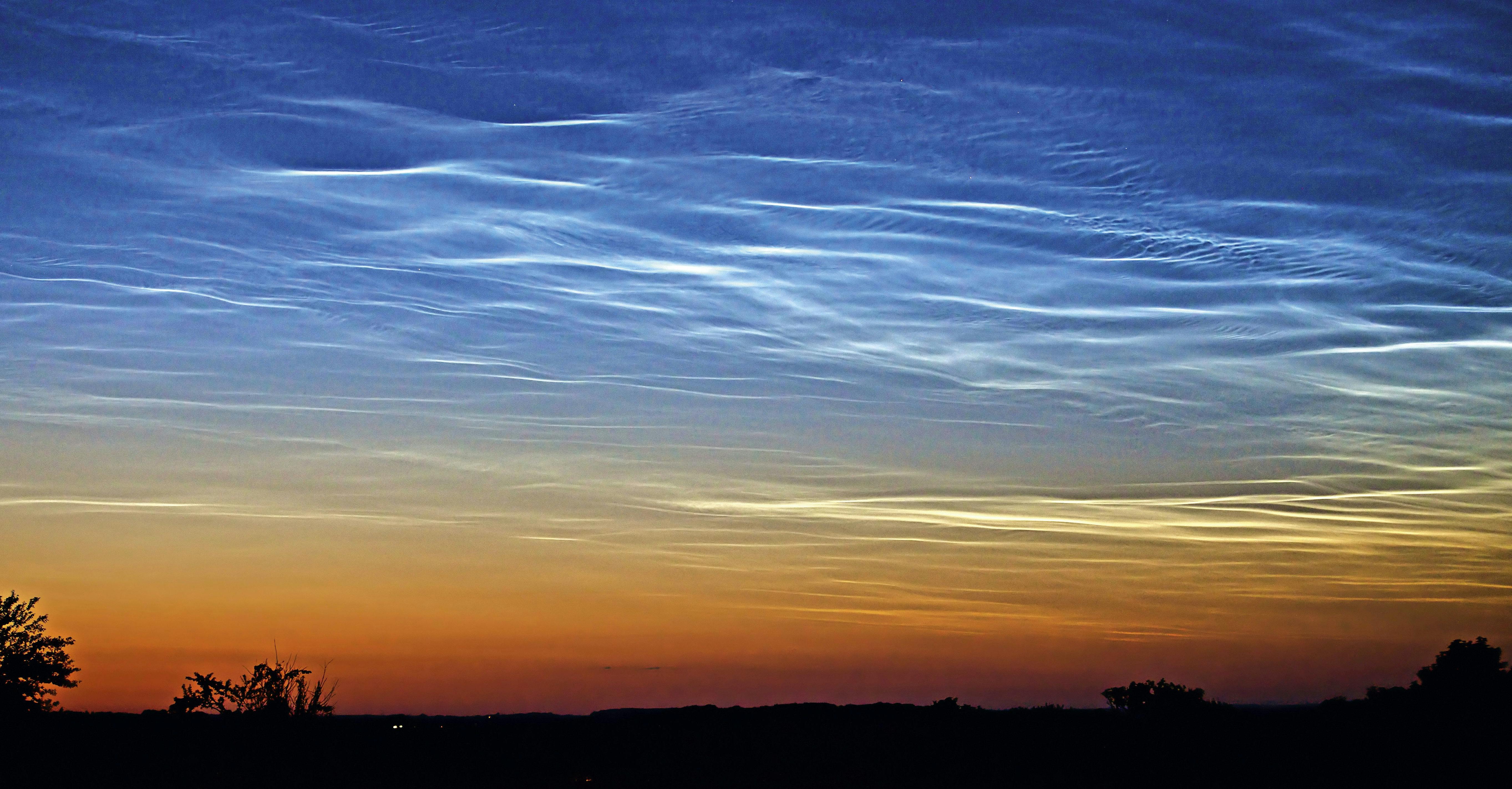 Hele juni: Skyer af is GLØDER på nattehimlen | Illvid.dk