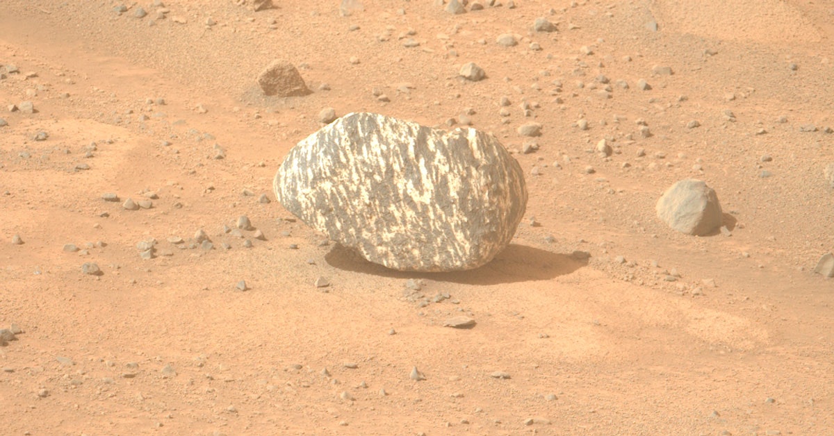 A zebra-striped rock has been found on Mars | scienceillustrated.com