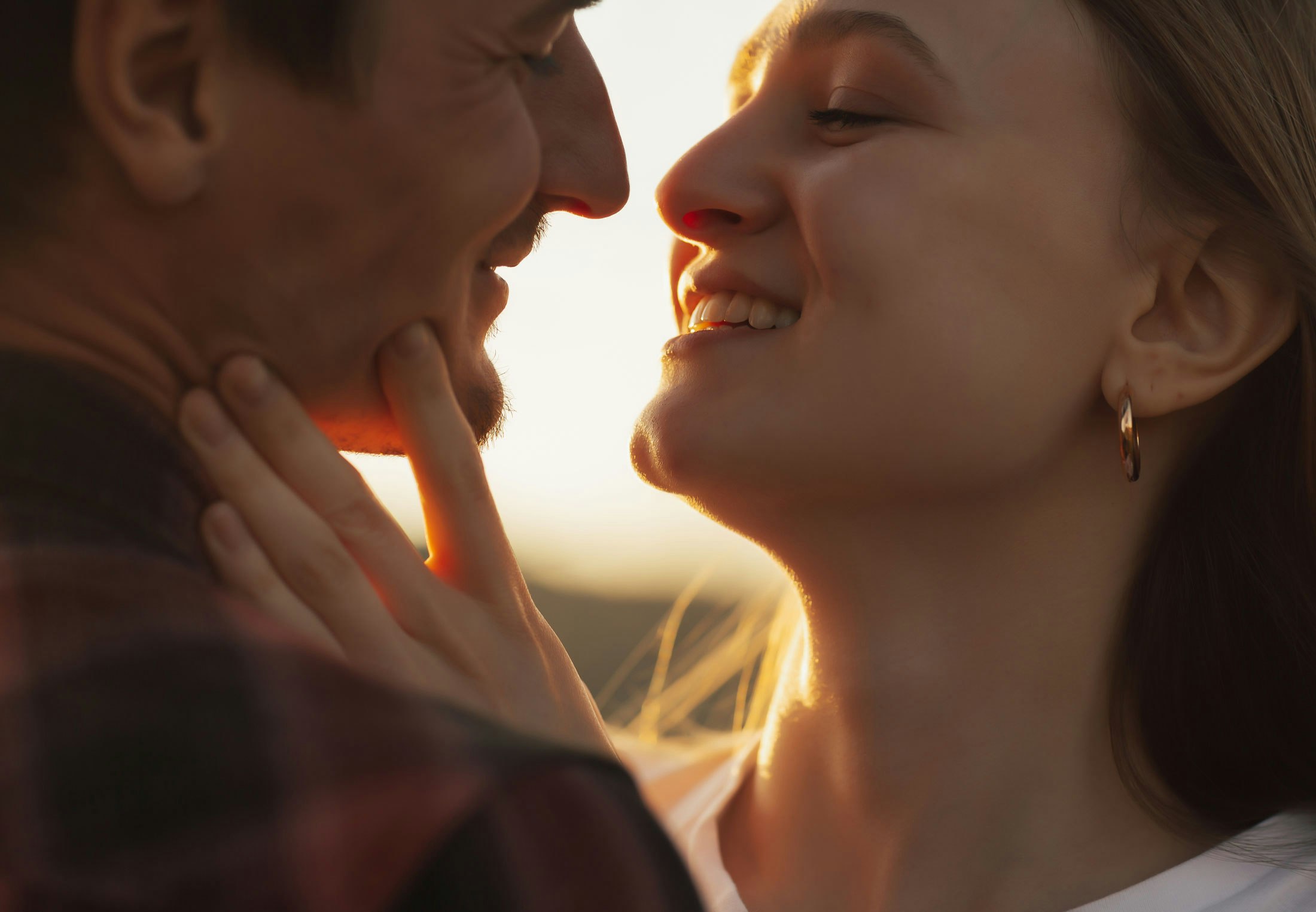 Mennesker kysset hverandre 1000 år tidligere enn vi har trodd | illvit.no