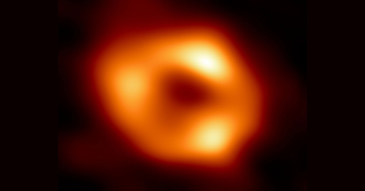 Astronomer: Ikonisk bilde av massivt svart hull i Melkeveien kan være ...