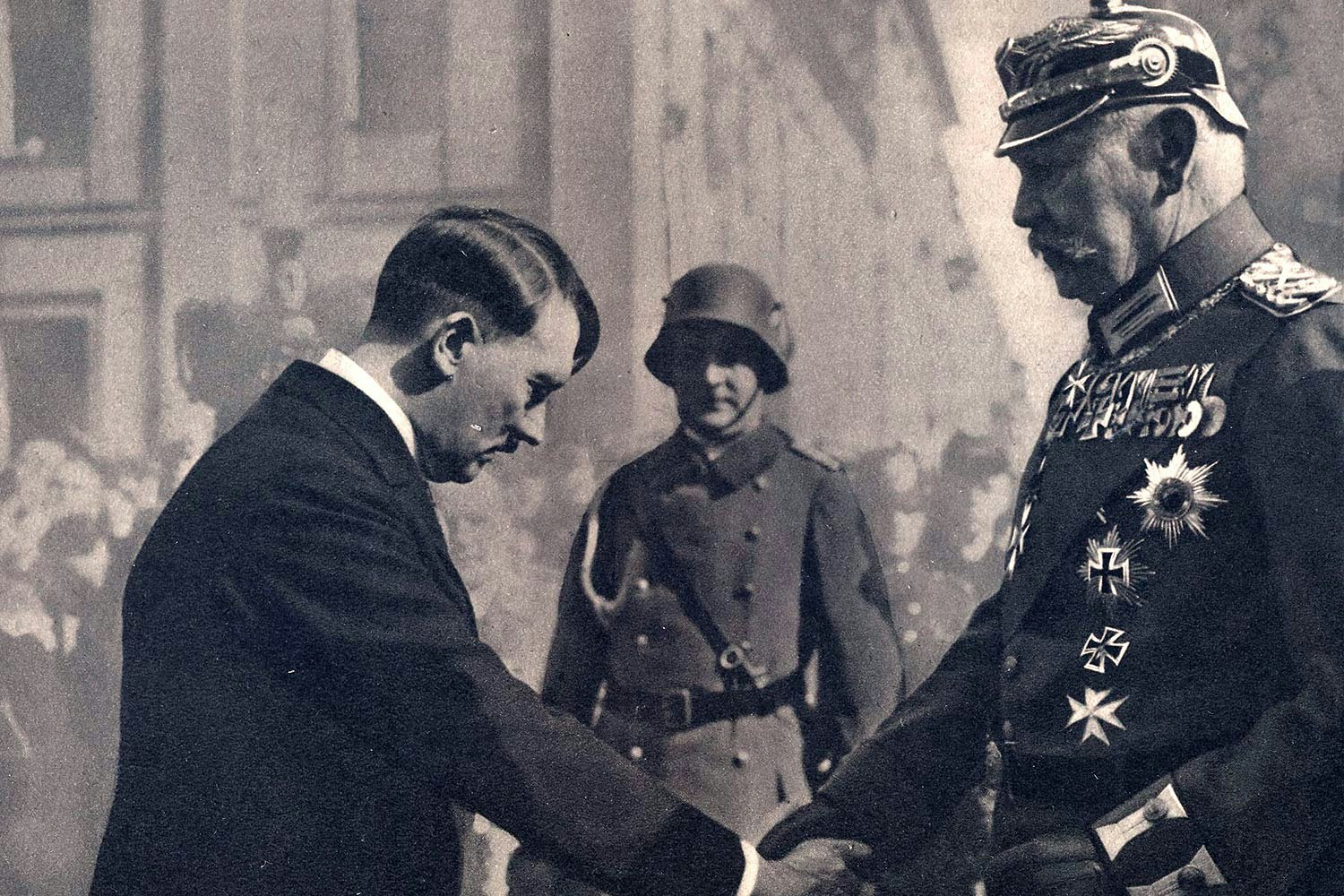 Adolf Hitlers liv: del II: Adolf Hitler – krokig väg till makten: del ...