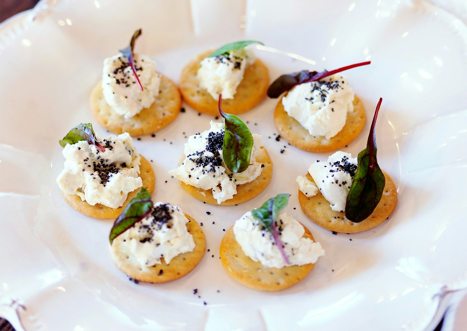 Kjeks med ostekrem og sesamfrø | tara.no