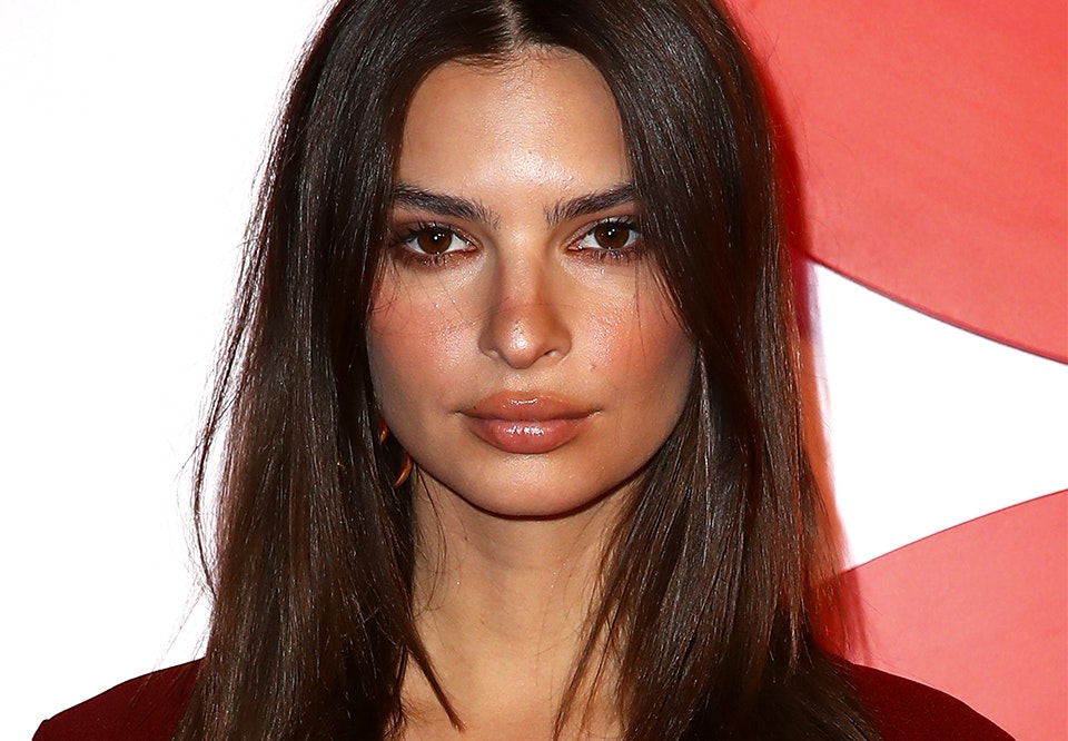Emily Ratajkowski deler billede med hår under armene | woman.dk