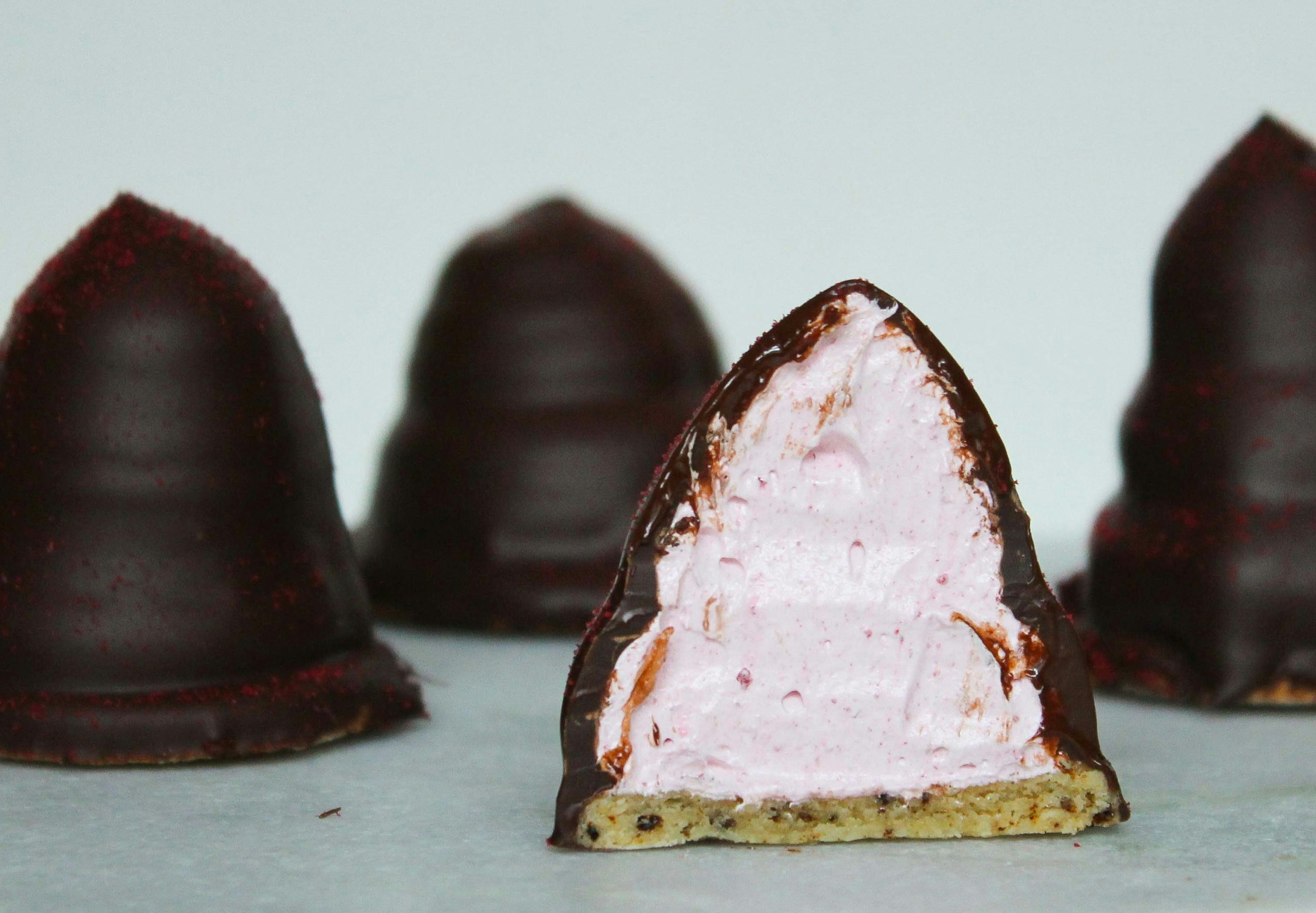 Hjemmelavede flødeboller med hindbær og lakrids | woman.dk