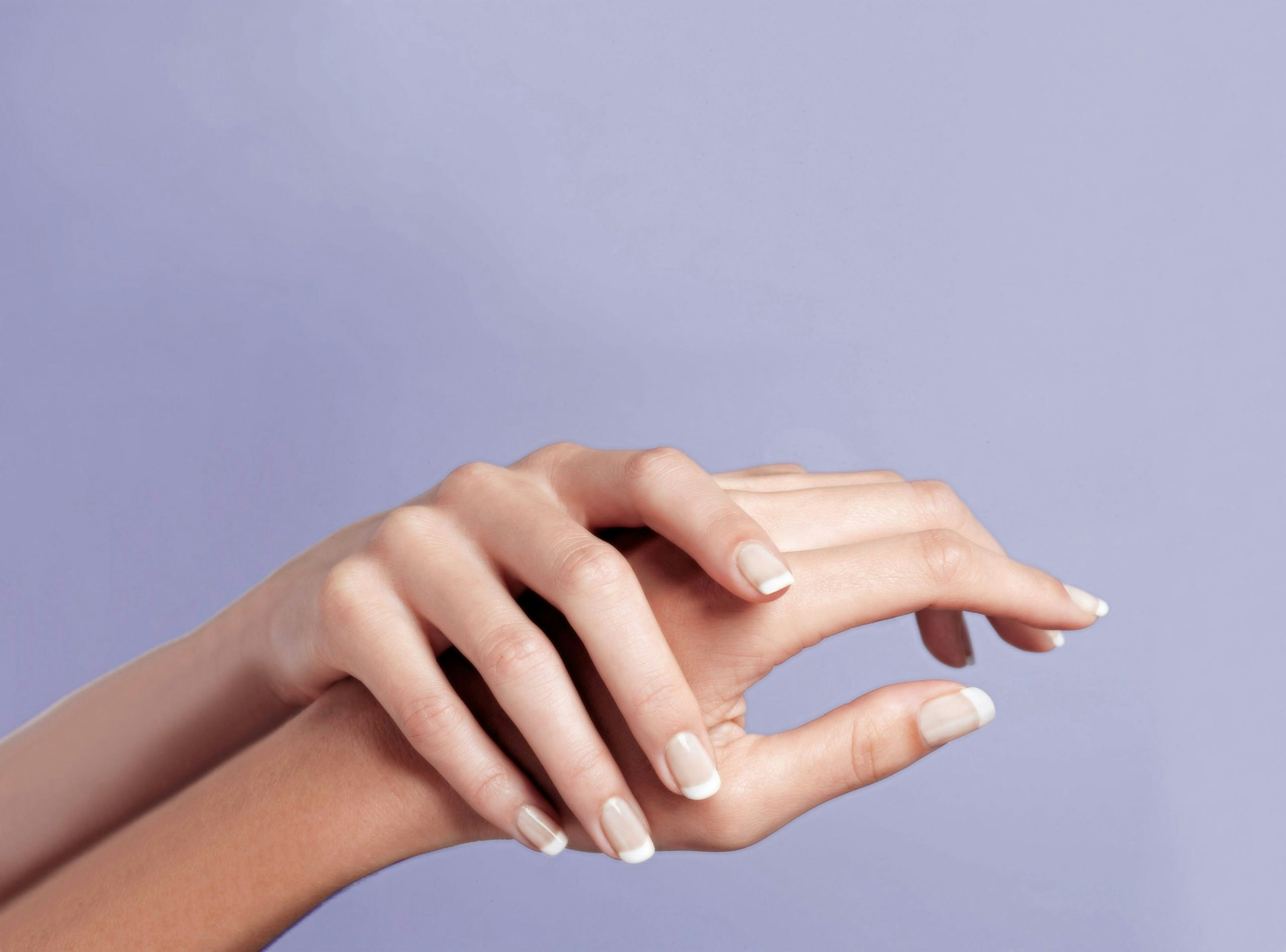 Hjælp til flossede negle | woman.dk