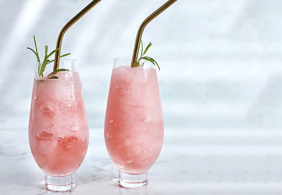 Sådan laver du rosé-slush | woman.dk