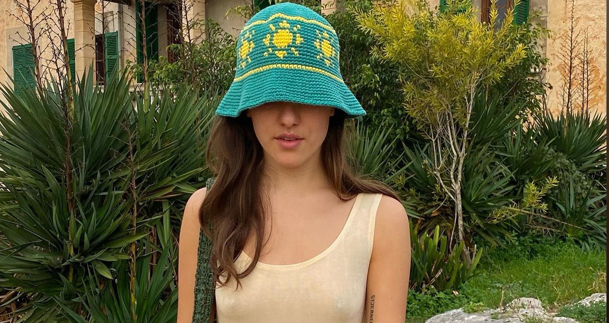 Hæklet bøllehat: Få Rose Svanes opskrift gratis | woman.dk