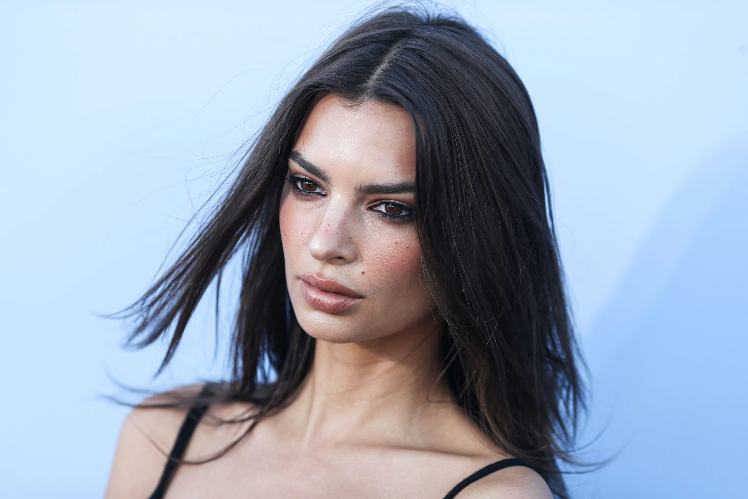 Her er produktet, der giver model Emily Ratajkowski tykkere hår | woman.dk