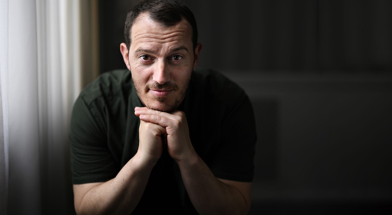 Skuespiller Simon Sears: "Jeg anede ikke, at jeg er feminist" | woman.dk