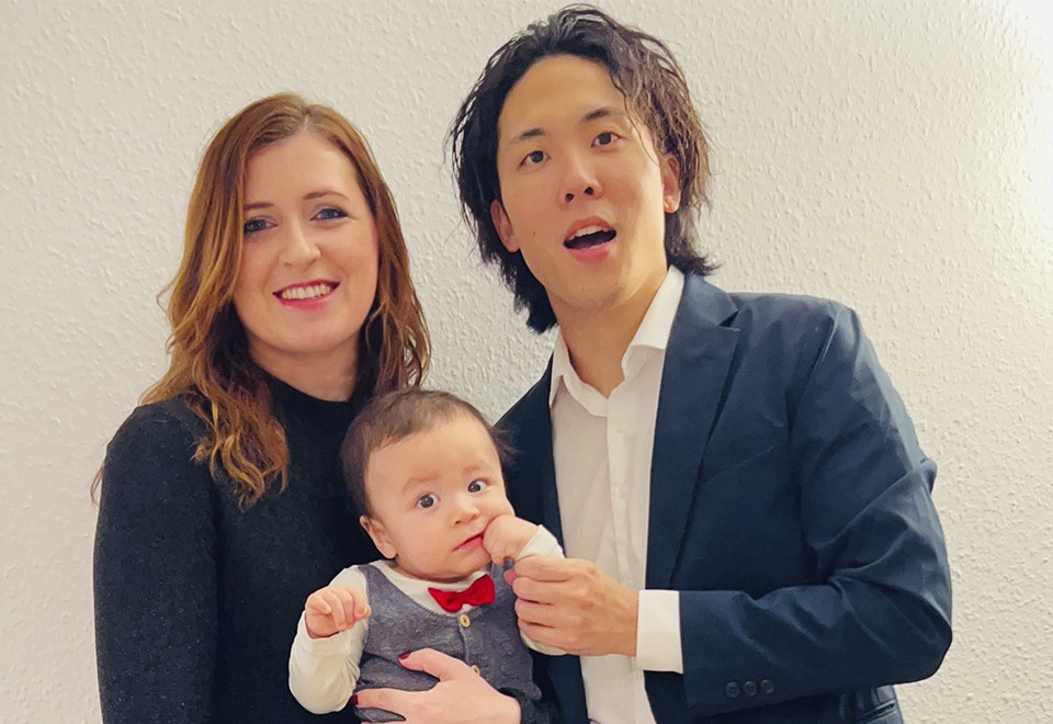 Japansk far på barsel i Danmark: "Jeg vænner mig aldrig til at putte ...